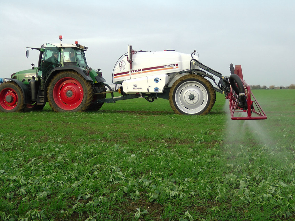 Team – Trailed – Challis Reed Crop Sprayers